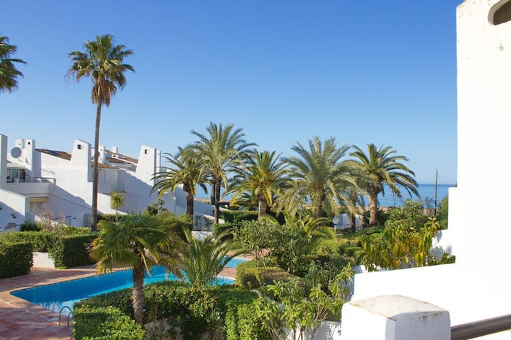 Casa Primera Linea De Playa Con Acceso Directo - Dénia