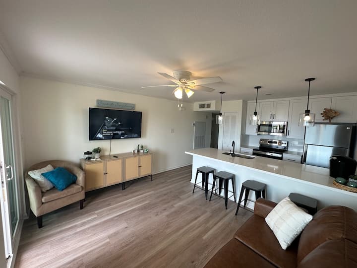Seaside Sanctuary Ocean View Condo 3 Pools And Spa - Tiki Island, TX