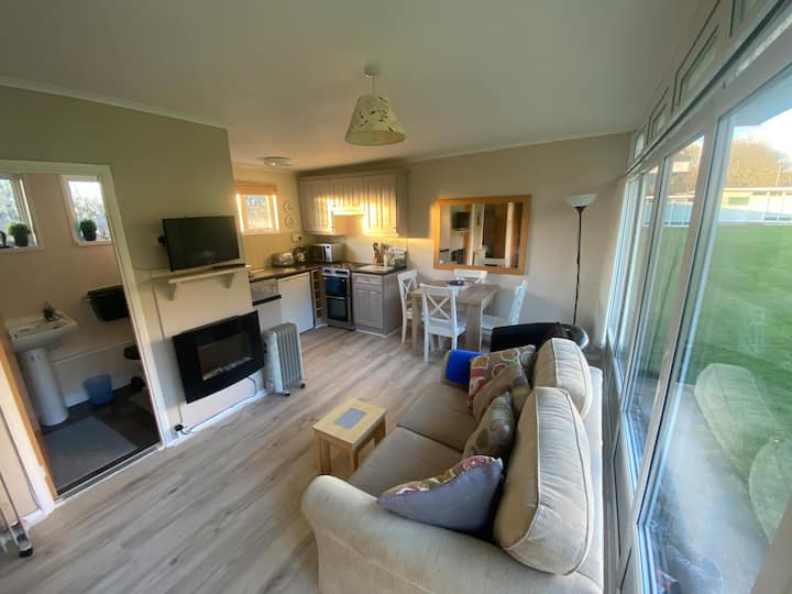 Cosy Coastal Chalet In Cromer - 