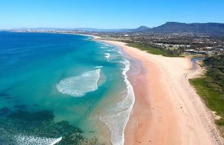 Cheerful 3 Bedroom Home With Large Backyard - Wollongong