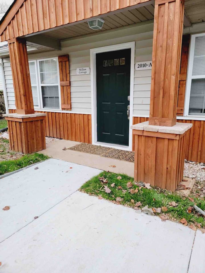 Renovated Pet Friendly 3 Bedroom House! - Lynchburg, VA