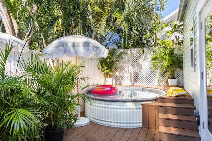 Charming + Historic Eyebrow Home - Key West, FL