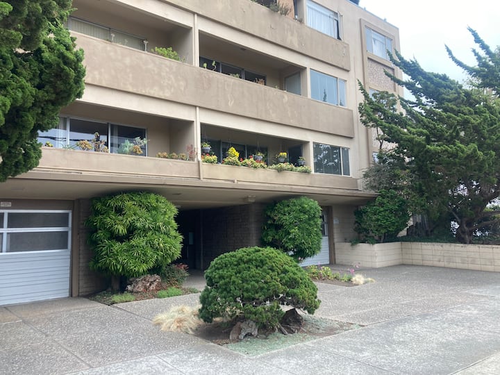 Charming Condo In Heart Of Gourmet Ghetto - Berkeley, CA