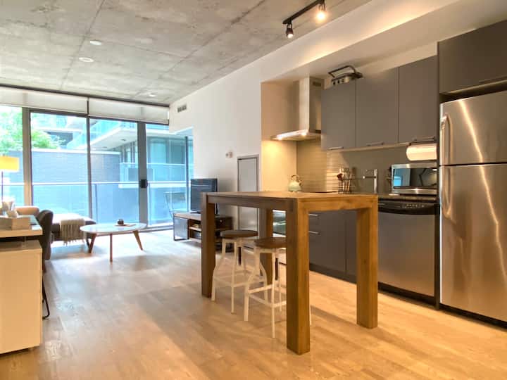 Cozy King West Loft - Torontó
