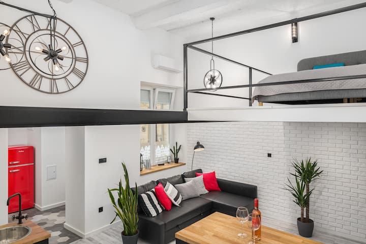 K27 Industrial Loft | City Center | A/c | New - Budapest