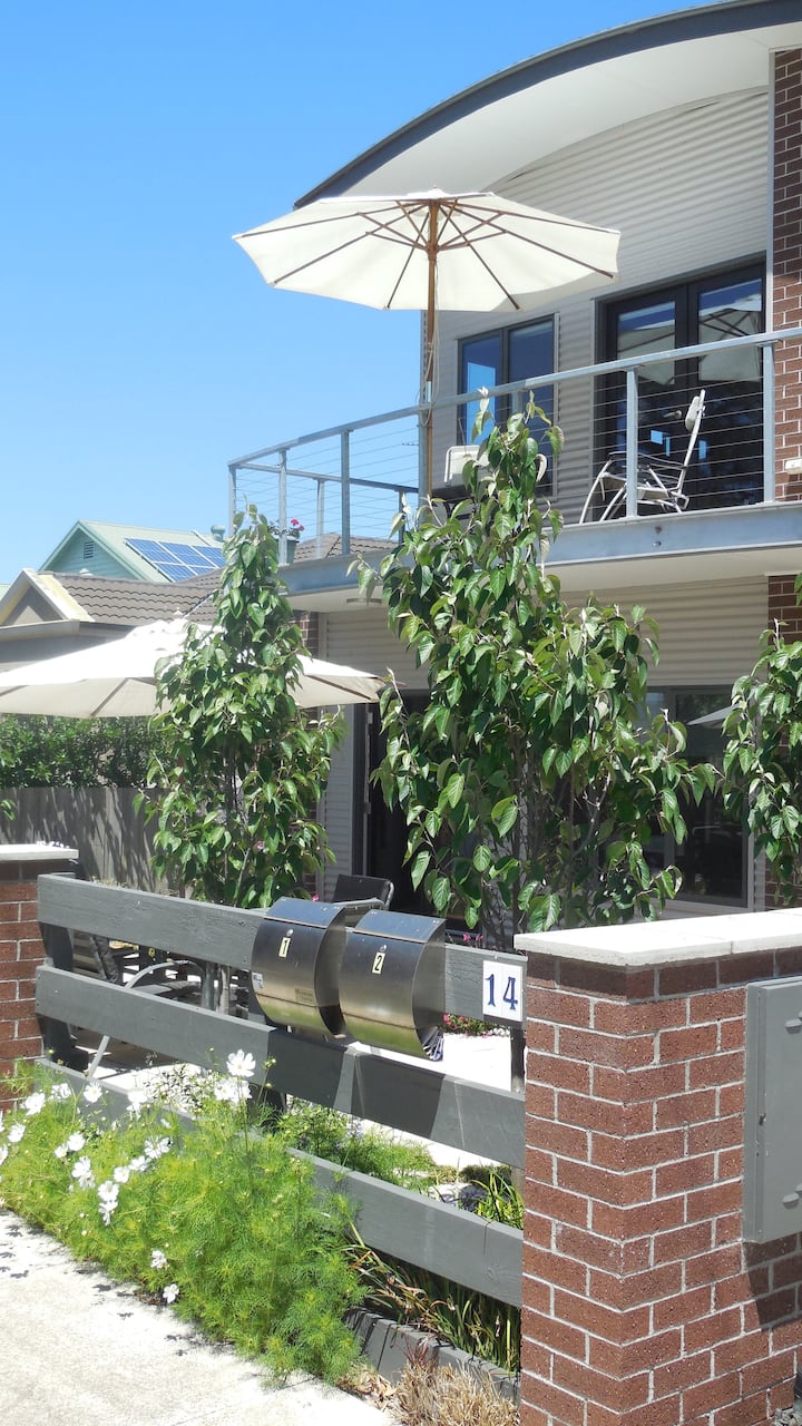 Self-contained Downstairs Apartment In Geelong - Geelong
