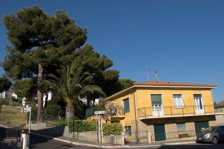 In Villa  Nice Flat With Terrace. And Garden. - San Vincenzo