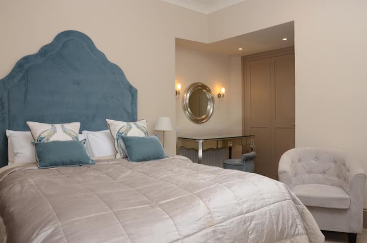 Chase Lodge Hotel-deluxe Double Room With En Suite - Kingston upon Thames