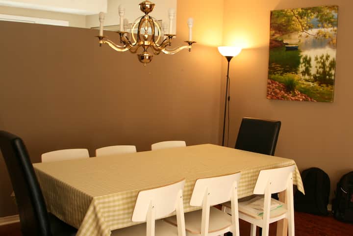 Oakville 4+1  Bedroom Home With Woods Behind - Oakville