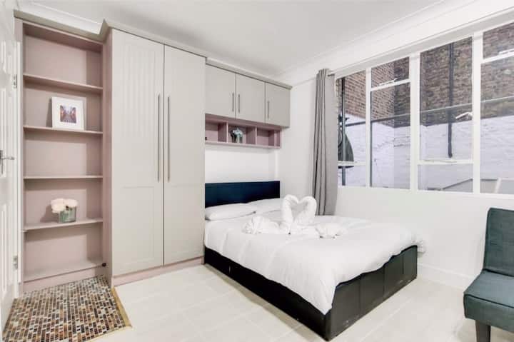 First Floor 1b Apartment@ Soho Berwick Street