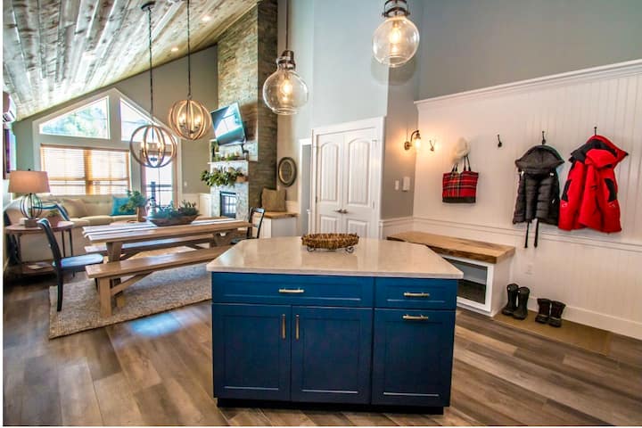 New On-slope Lux Penthouse Ski-in/o Cranmore Condo - North Conway, NH