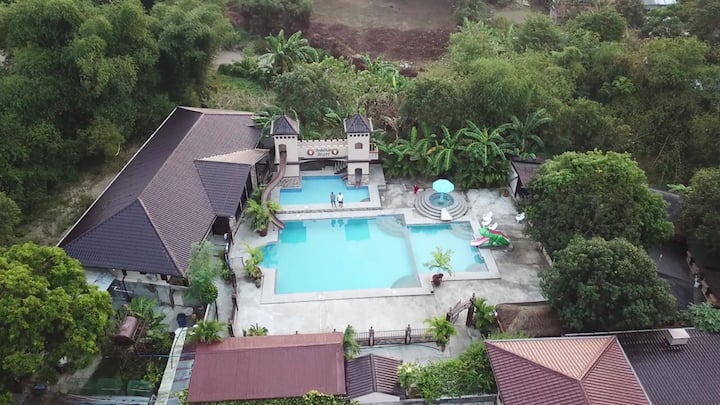 Bella Inn - Entire Villa  5 Bedroom 24 Pax - La Union