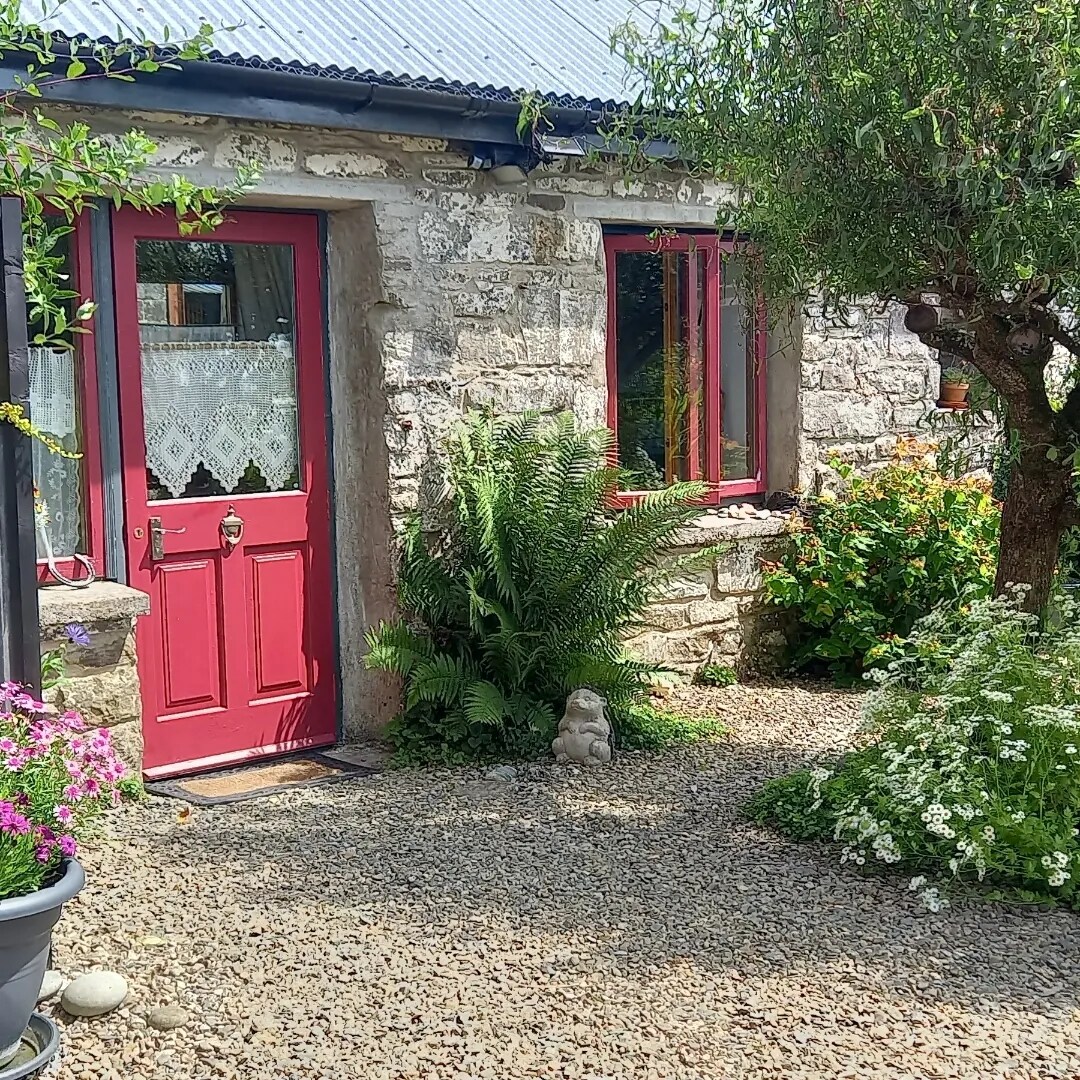 Quiet relaxing cottage with Fiber Optic broadband in IE, Ireland - Airbnb