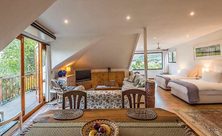 Grande Mansarde,  Vue Sur La Montagne De La Table. - Camps Bay