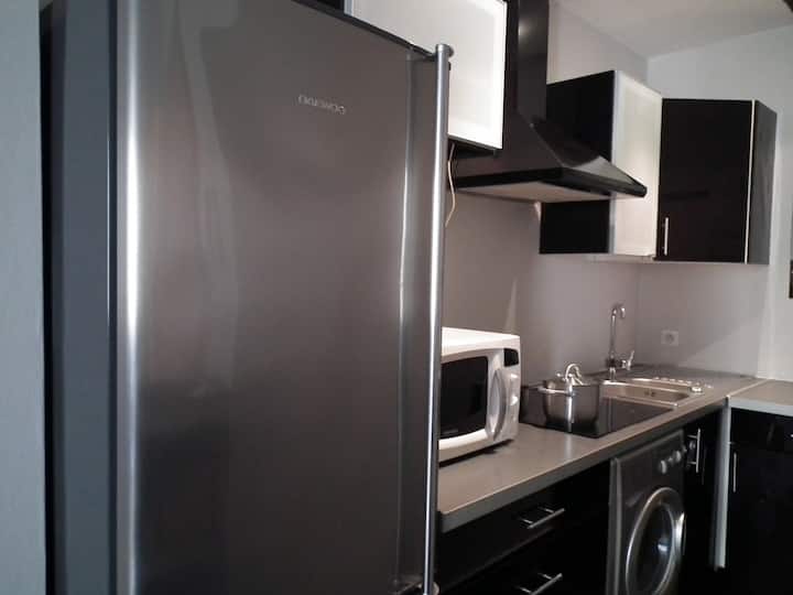 Vieil Antibes F2 Climatisé  5 Mn à Pied Plage - Antibes