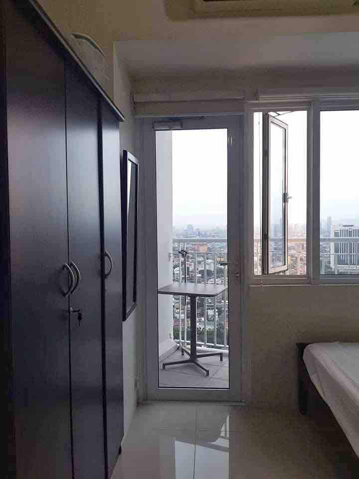 1-br Condo W/ Balcony, Wifi Near Makati Cbd - Makati