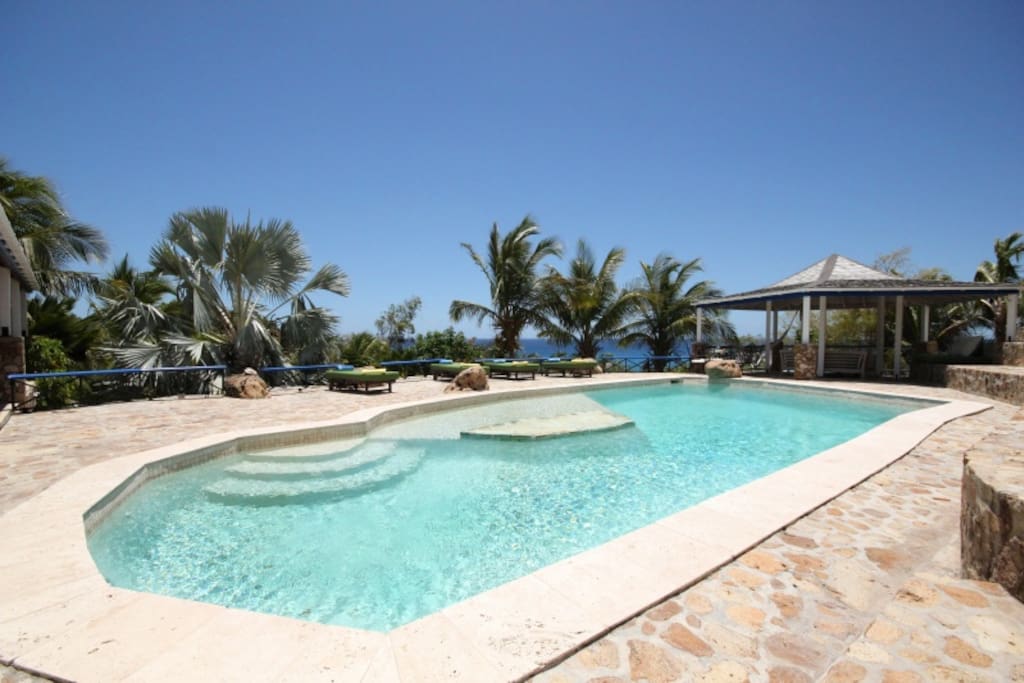 The Carib House 5 bedrooms and pool close to beach - Villas for Rent in ...
