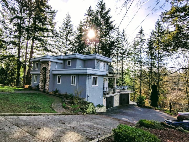 (Not Whole House) Basement Suite With Jetted Tub - Renton, WA