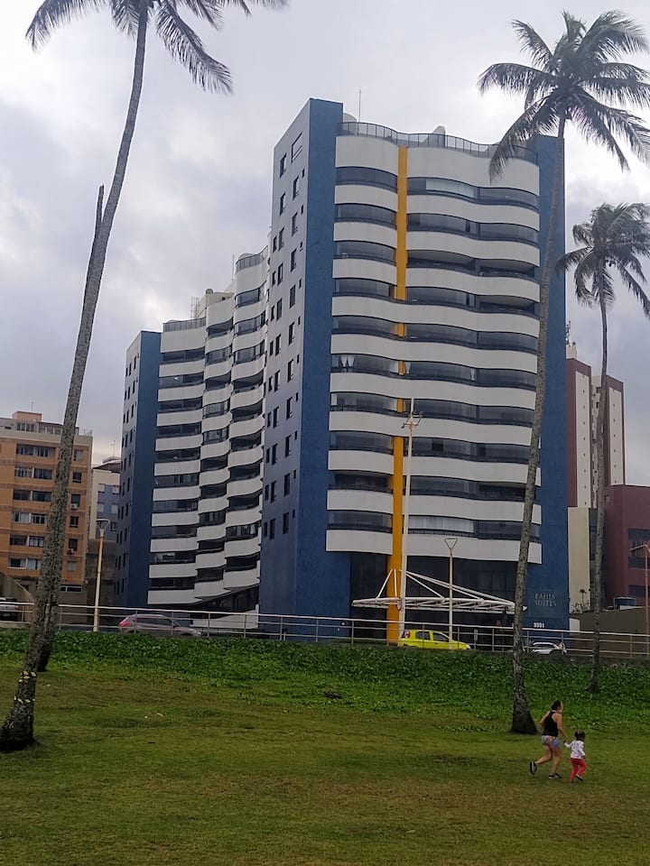 Flat De Frente Para A Praia Com Piscina, Camareira - Salvador