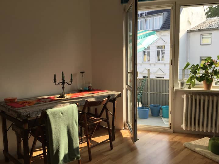 Wohnung Mit Balkon & Guter Verkehrsanbindung - Köln