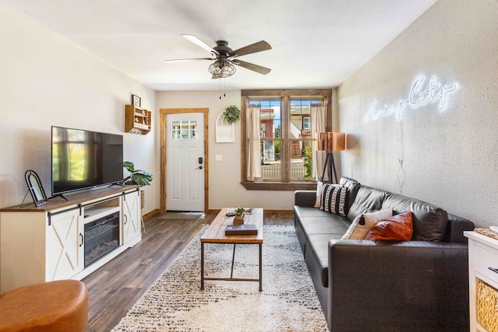 Stylish Uptown Butte Condo - 632 - Butte, MT