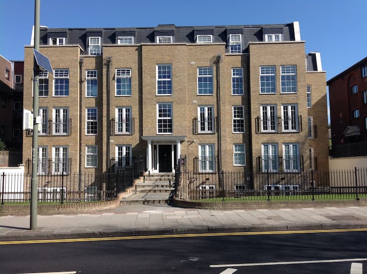 Lovely Decorated Penthouse Apartmen - Bromley