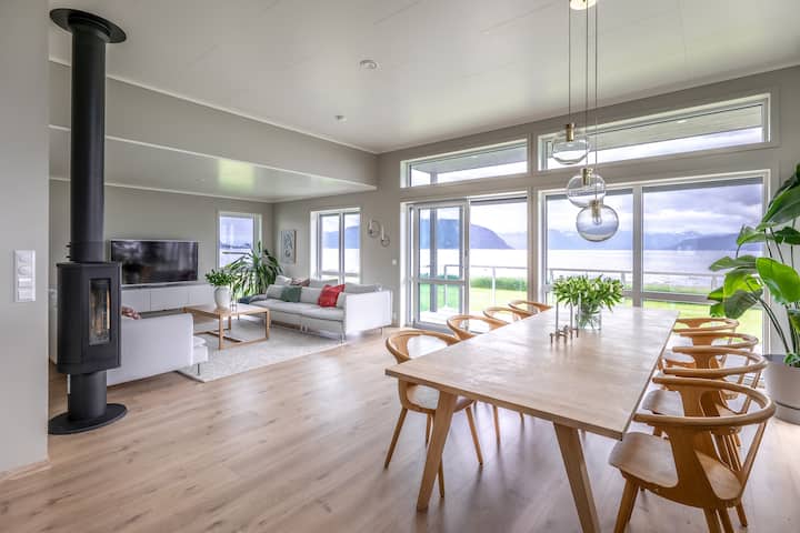 Stunning Ocean & Mountain Views | 5br Near ÅLesund - Alesund