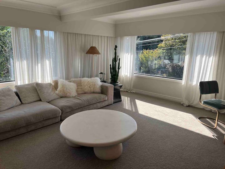 Modern Art Deco Home. Close To City & Beach - Tauranga