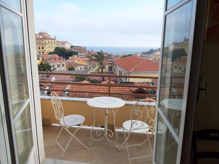 Casa Centrale  Con Vista Panoramica Vicino Al Mare - Imperia