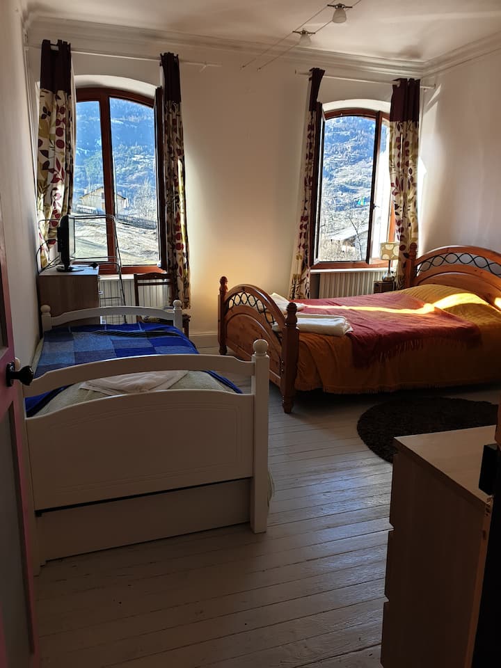 Chambre Dans Maison De Village. - Arvieux