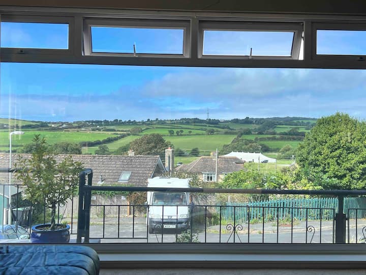 Immaculate, Spacious 1 Bedroom Bungalow & Garden - Bridport