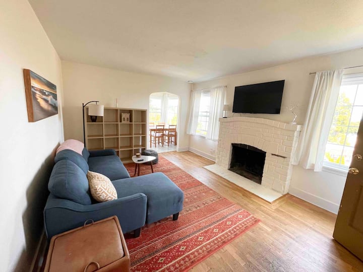 Seattle - Alki Beach Cottage, Near Park & Beach! - Bainbridge Island, WA