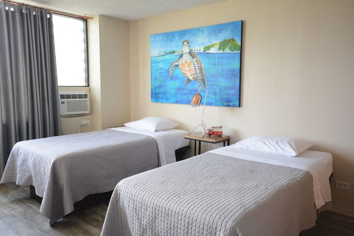 Hawaii Basecamp To Sun & Surf ❤️ - Honolulu