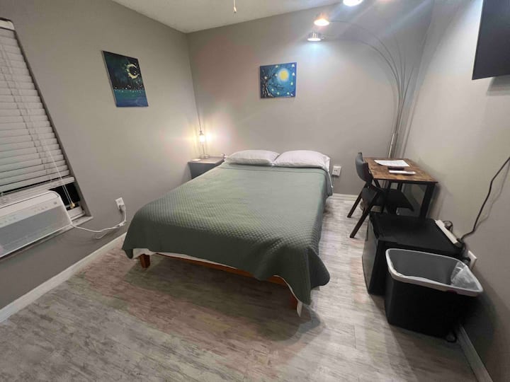 Simple & Clean 1 - Orlando, FL