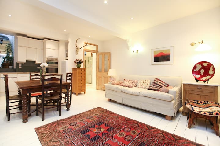 Bijou Victorian Style Apartment Sleeps 4/7 - Kingston University London Kingston Hill Campus
