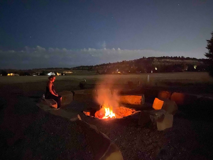 Huge 6 Bedroom Home W/ Epic Views & Fire Pit - 比靈斯