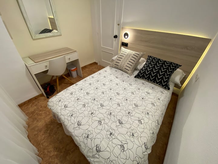 Cómoda Habitación/privada En Valencia Con Wifi - Valencia
