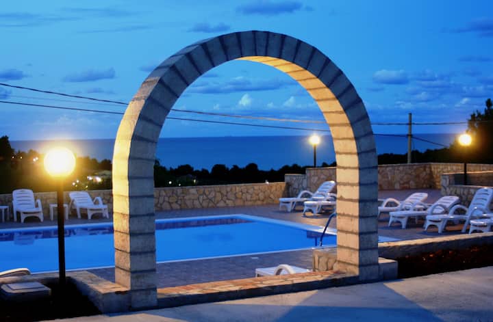 Appartamento  Con Vista E Piscina - Vieste