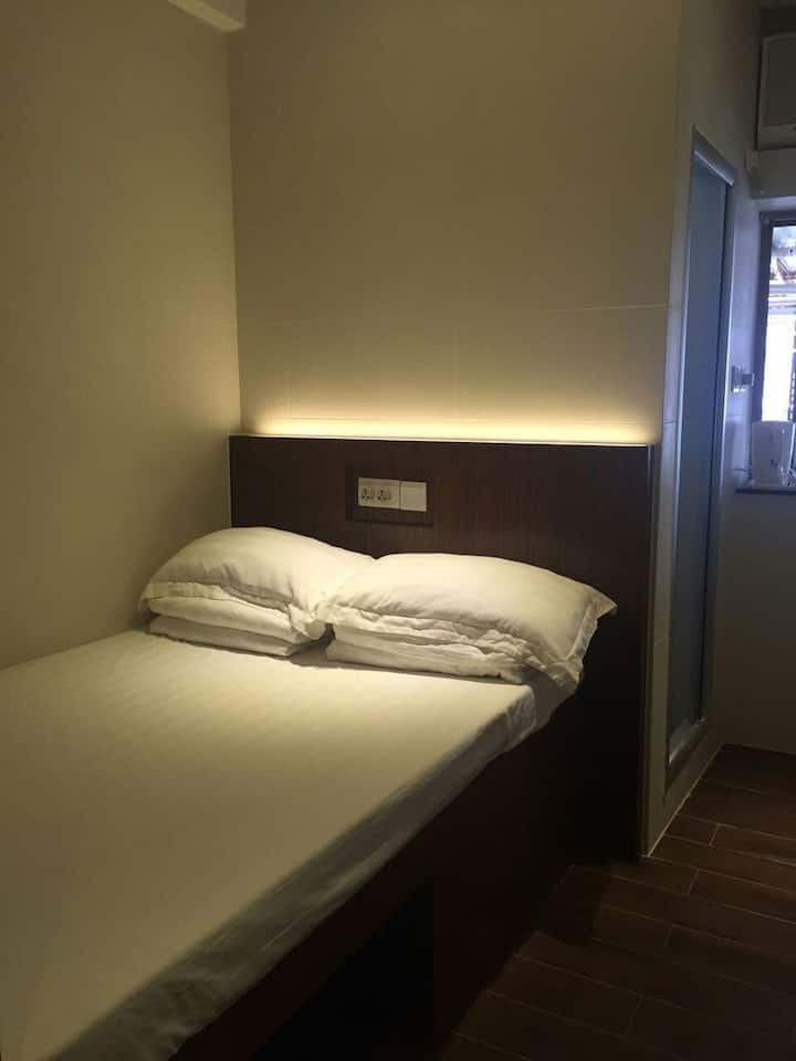 C4-1.2m（3,94 Ft）double Bed Room With Window - Tsuen Wan