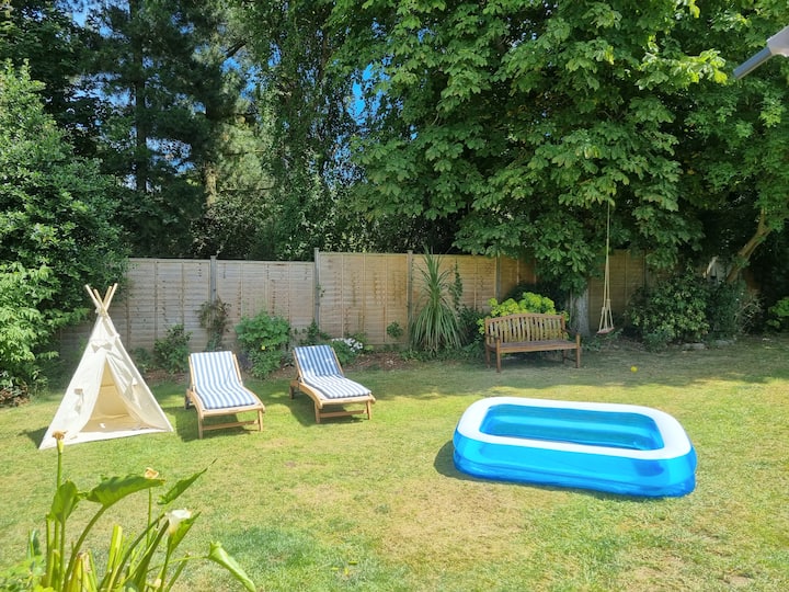 Hilltop House - Seaview 
4 Bedroom Family House - Isle of Wight