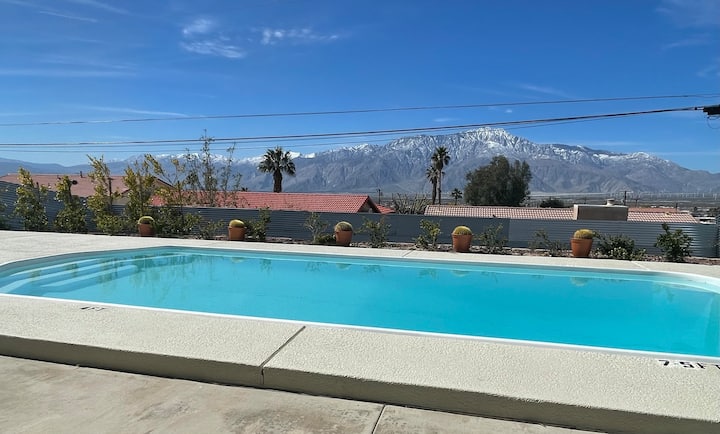 The Desert Mountain View Escape - Desert Hot Springs, CA