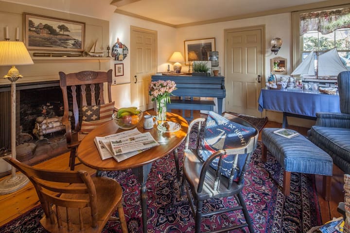 Brimblecomb Hill Guest House All Rooms - Marblehead, MA