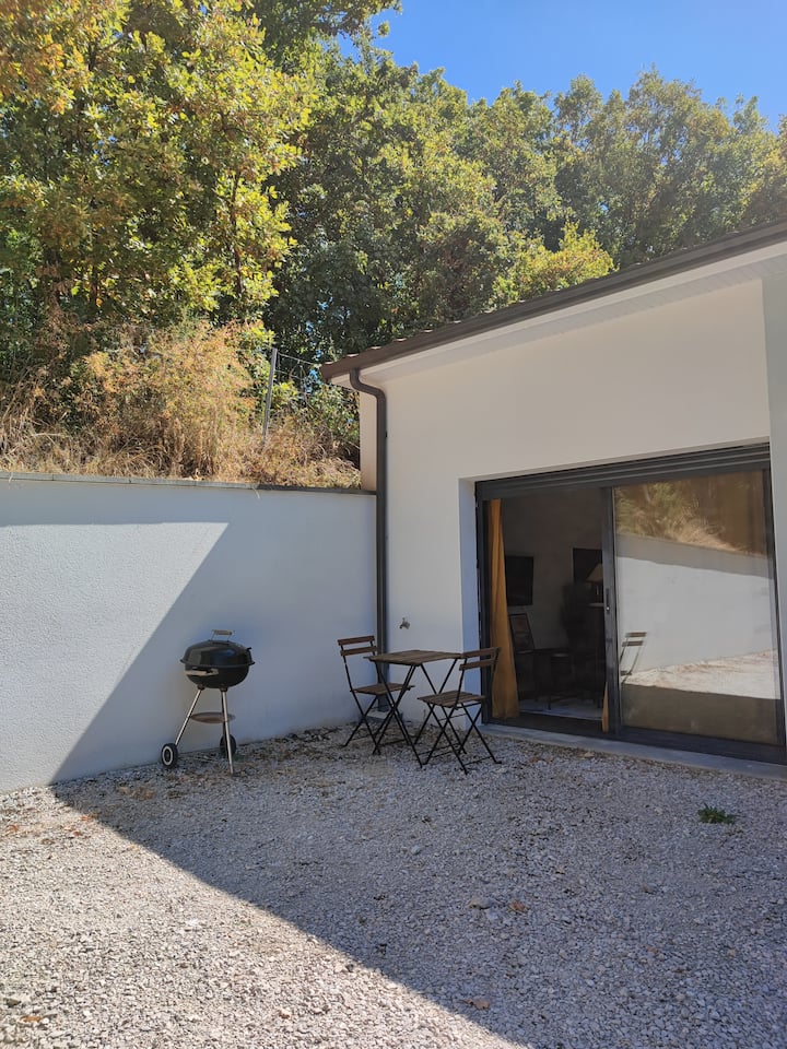 Studio Climatisé Au Calme à 5 Mn Du Centre Ville - Cahors