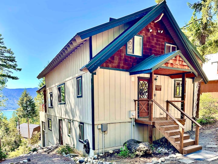 Stunning Views Of Lake And Mountain! Very Spacious - Cle Elum, WA