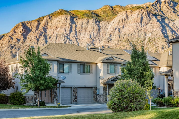 Newer Build+dedicated Spa+close To Downtown+views! - Ogden, UT
