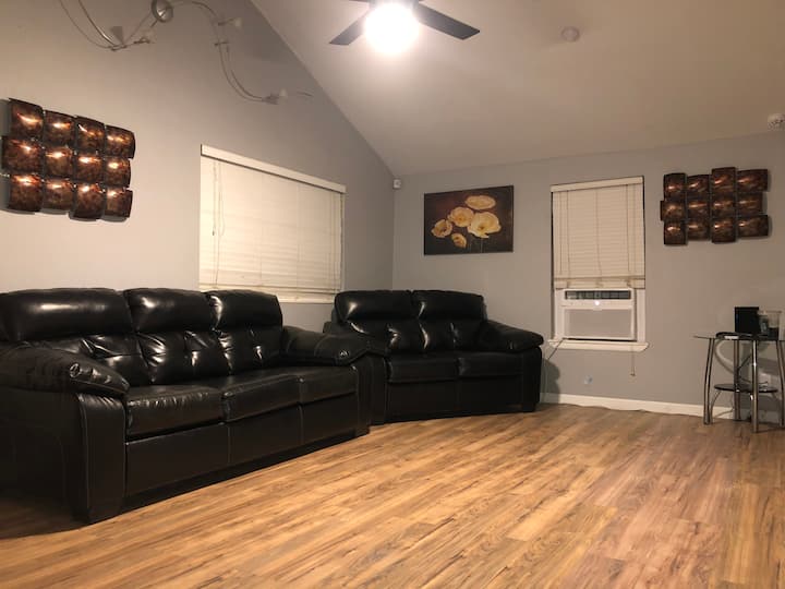 Private One Bedroom Home Centrally Located. - Roswell, NM