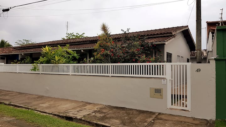 Casa Nas Toninhas A 50 Metros Da Praia ! - Ubatuba