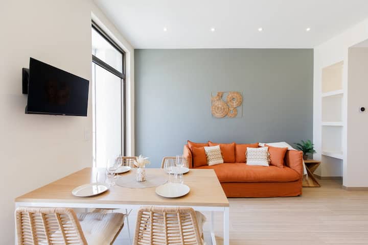 2 Minutes Du Palais Des Festivals De Cannes. - Cannes