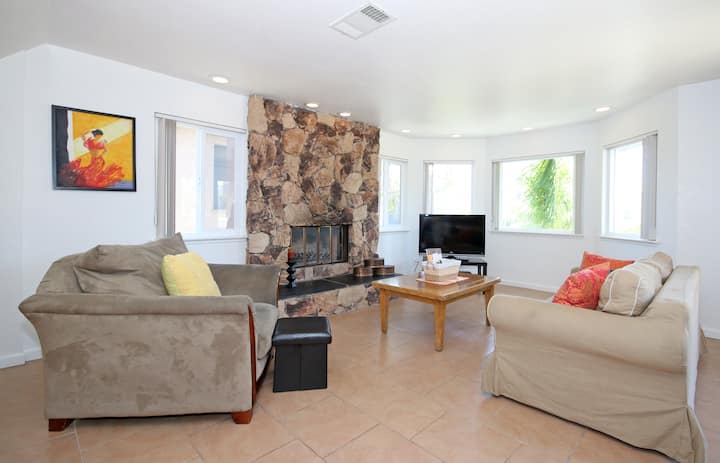 Huge 2 Br/2 Ba Mission Beach Condo - San Diego, CA
