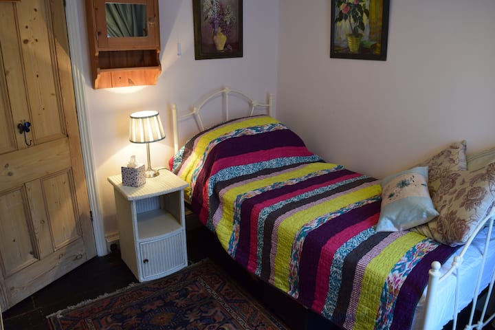 Characterful, Central, Single Room - Lincoln